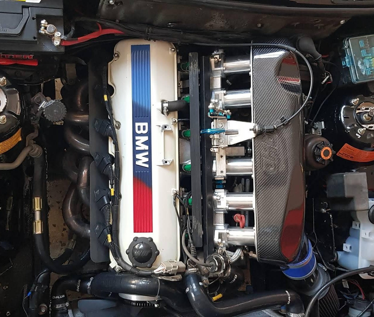 A very unique colour scheme for this E30. – Redux Racing